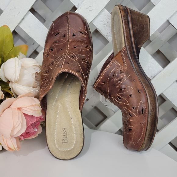 Bass | Shoes | Y2k Bass Laser Cut Floral Leather Clogs Size 9 | Poshmark